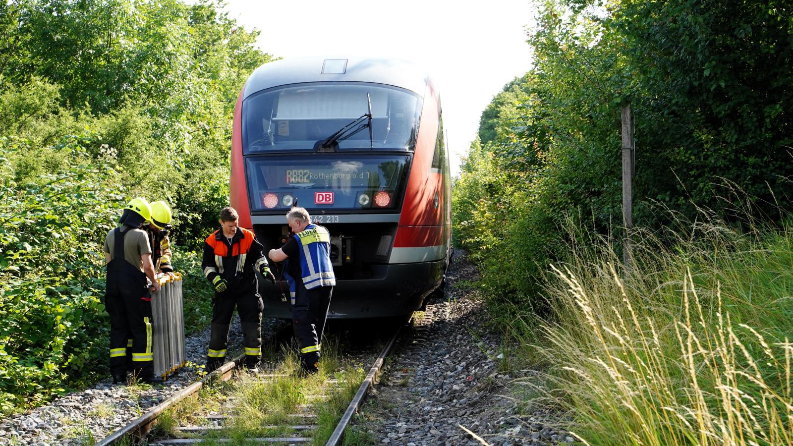 Bahnstrecke über Stunden gesperrt: Notarzteinsatz bei Rothenburg | FLZ.de