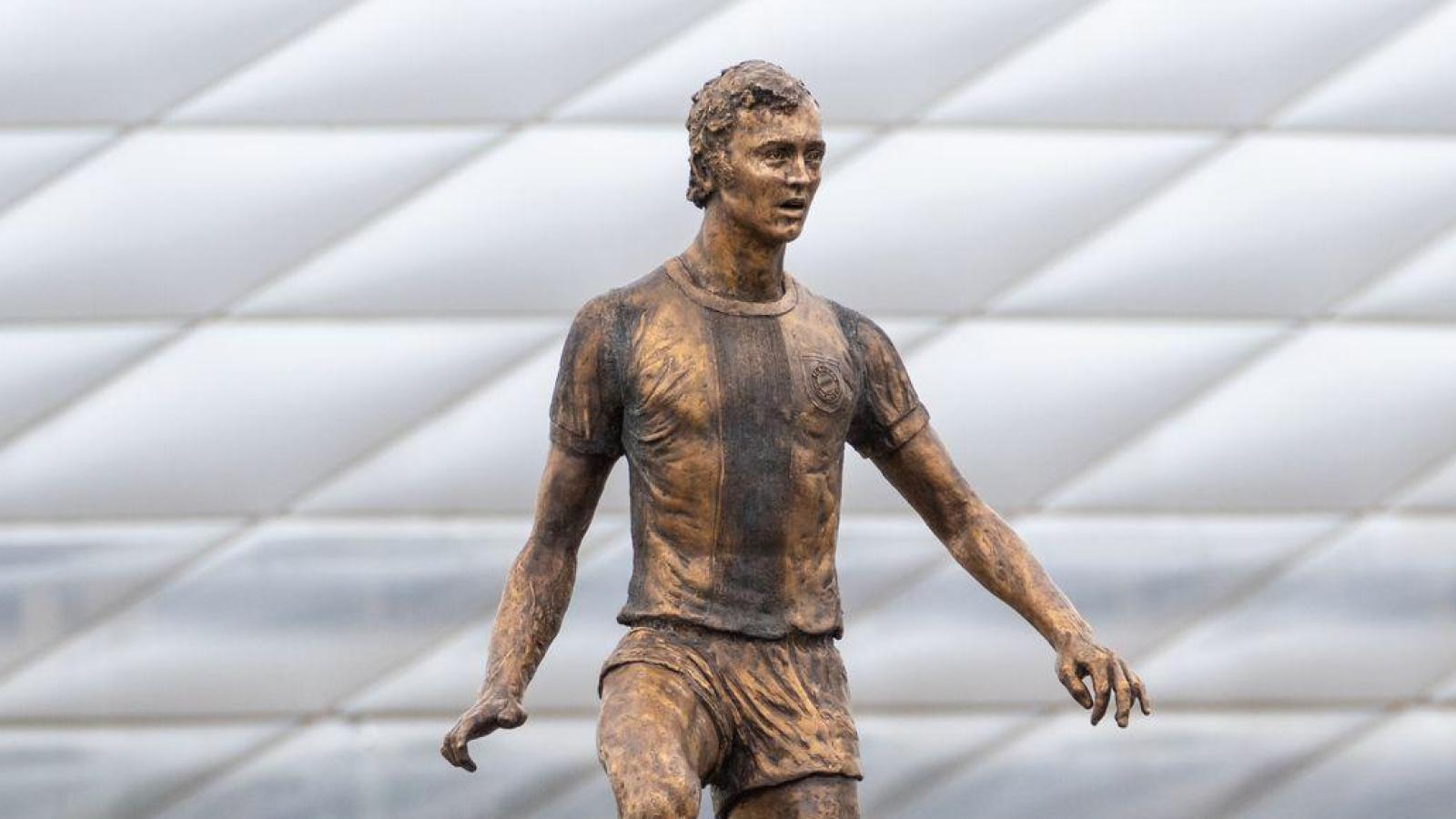 Beckenbauer-Statue in München enthüllt: „Legenden bleiben“ | FLZ.de