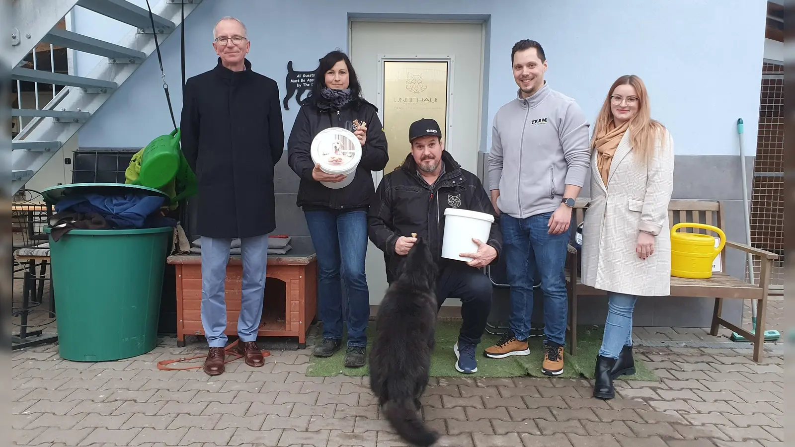 Wie die Kiliani-Klinik das Tierheim mit Hunde-Keksen versorgt | FLZ.de