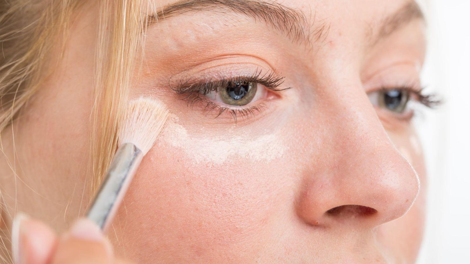 Flecken, Rötungen und Pickel? So trägt man Concealer auf | FLZ.de