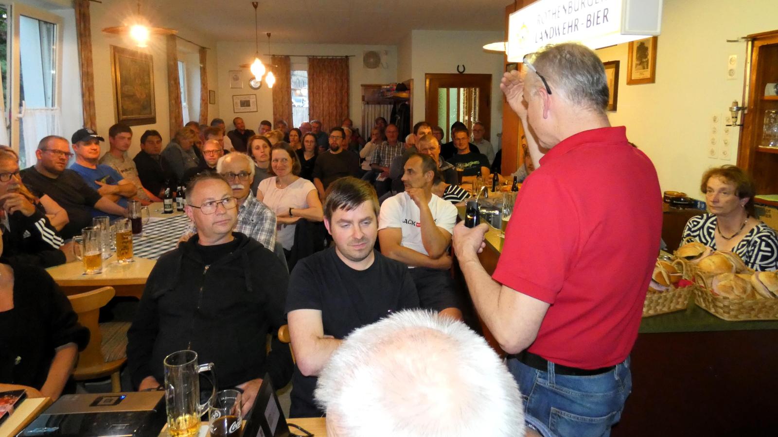 Bürger-Ansturm in Neustett: Heftige Debatte um Abwasserkanal-Sanierung ...