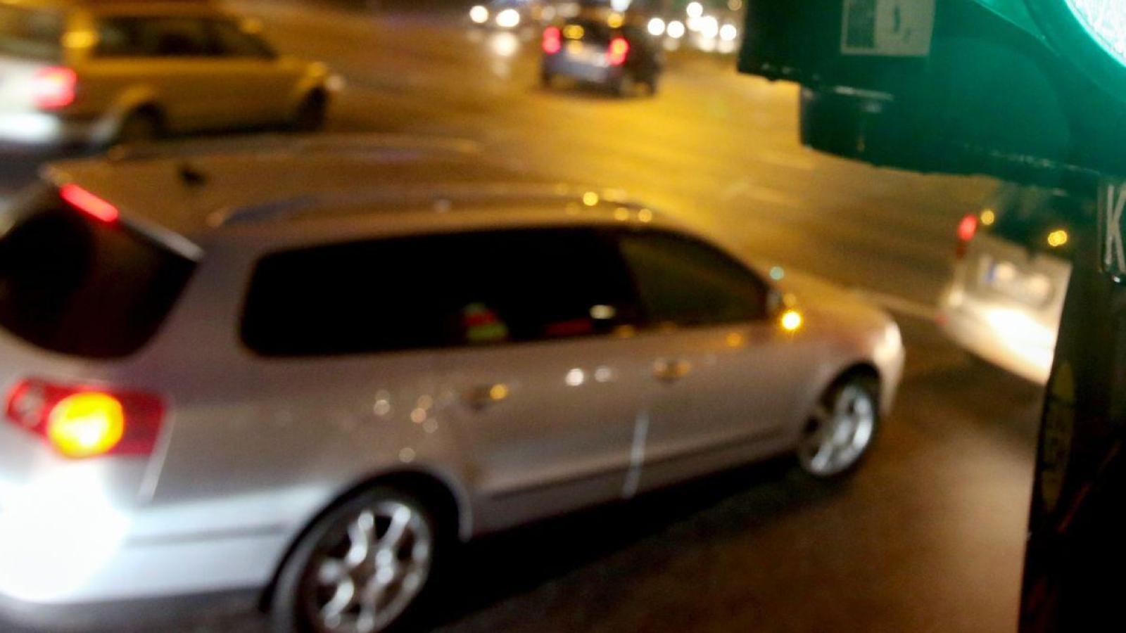 Beim Linksabbiegen: Auto erfasst Fußgänger in Ansbach | FLZ.de