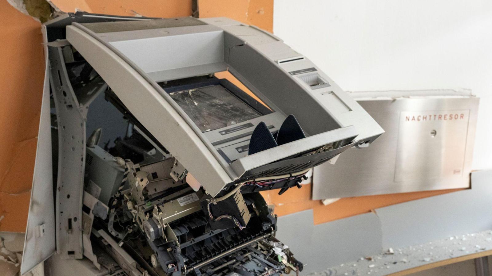 Spezialkräfte rammen mutmaßliche Automatensprenger | FLZ.de