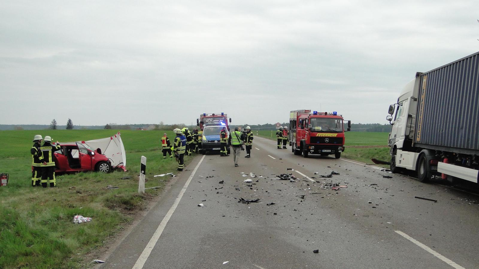 Tödlicher Unfall auf der B14 bei Wicklesgreuth: 68-Jähriger prallt gegen Lkw | FLZ.de