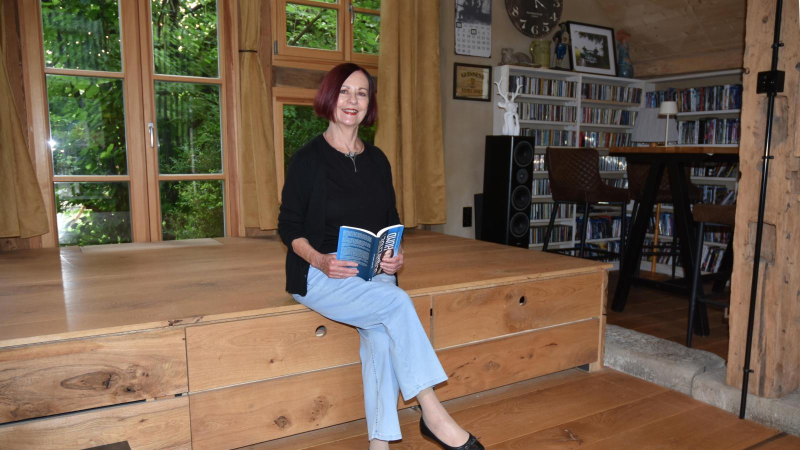 Autorin Brigitte McNeill weckt mit ihrem Buch „Schlafende Hund” | FLZ.de