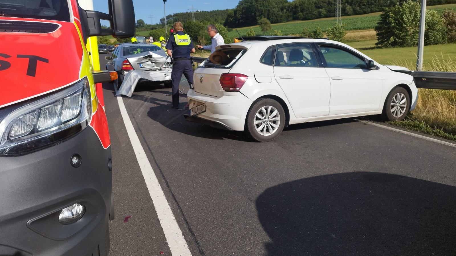 Ampel übersehen: Drei Verletzte bei Unfall an der Aurachtalbrücke | FLZ.de