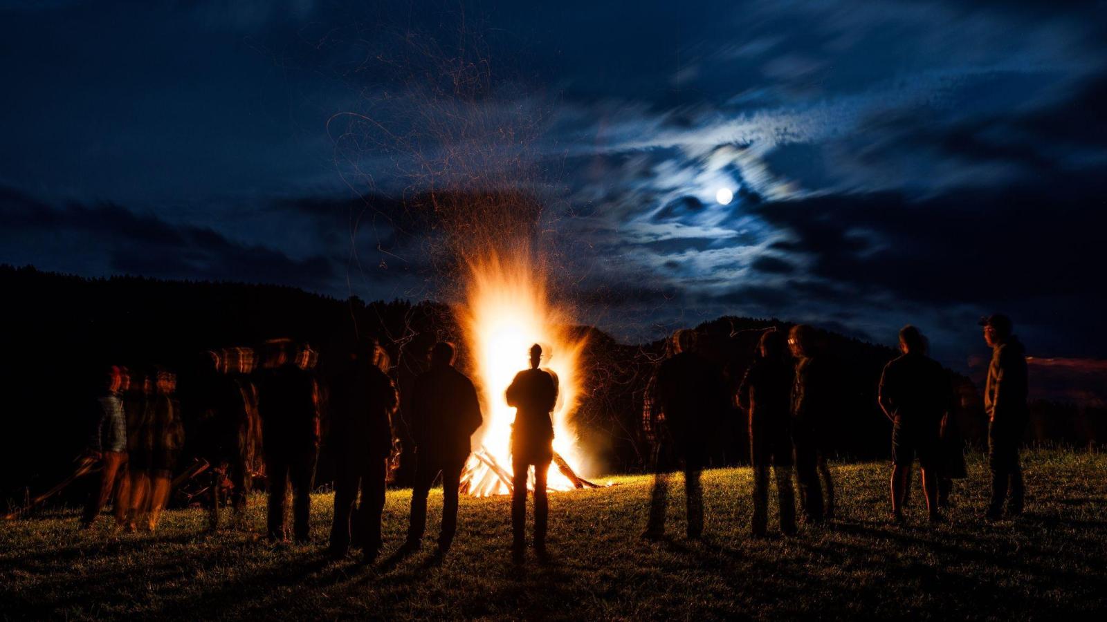 Bauern mit Mahnfeuer, Demo gegen AfD: Protest-Tage in der Region | FLZ.de