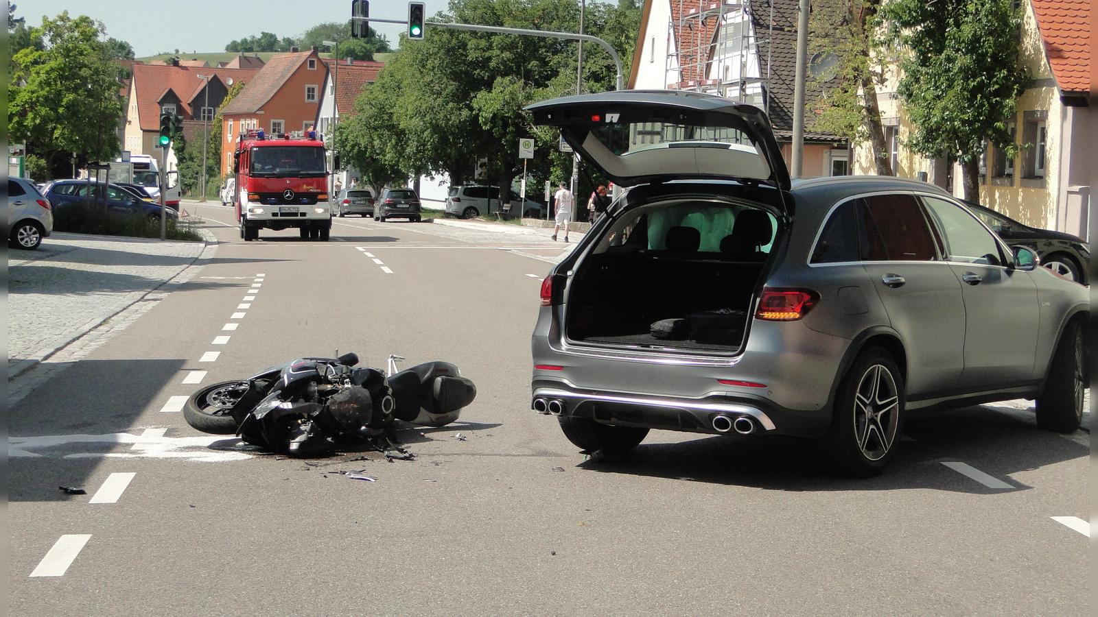 Schwerer Unfall mitten in Colmberg: Motorradfahrer lebensgefährlich verletzt | FLZ.de