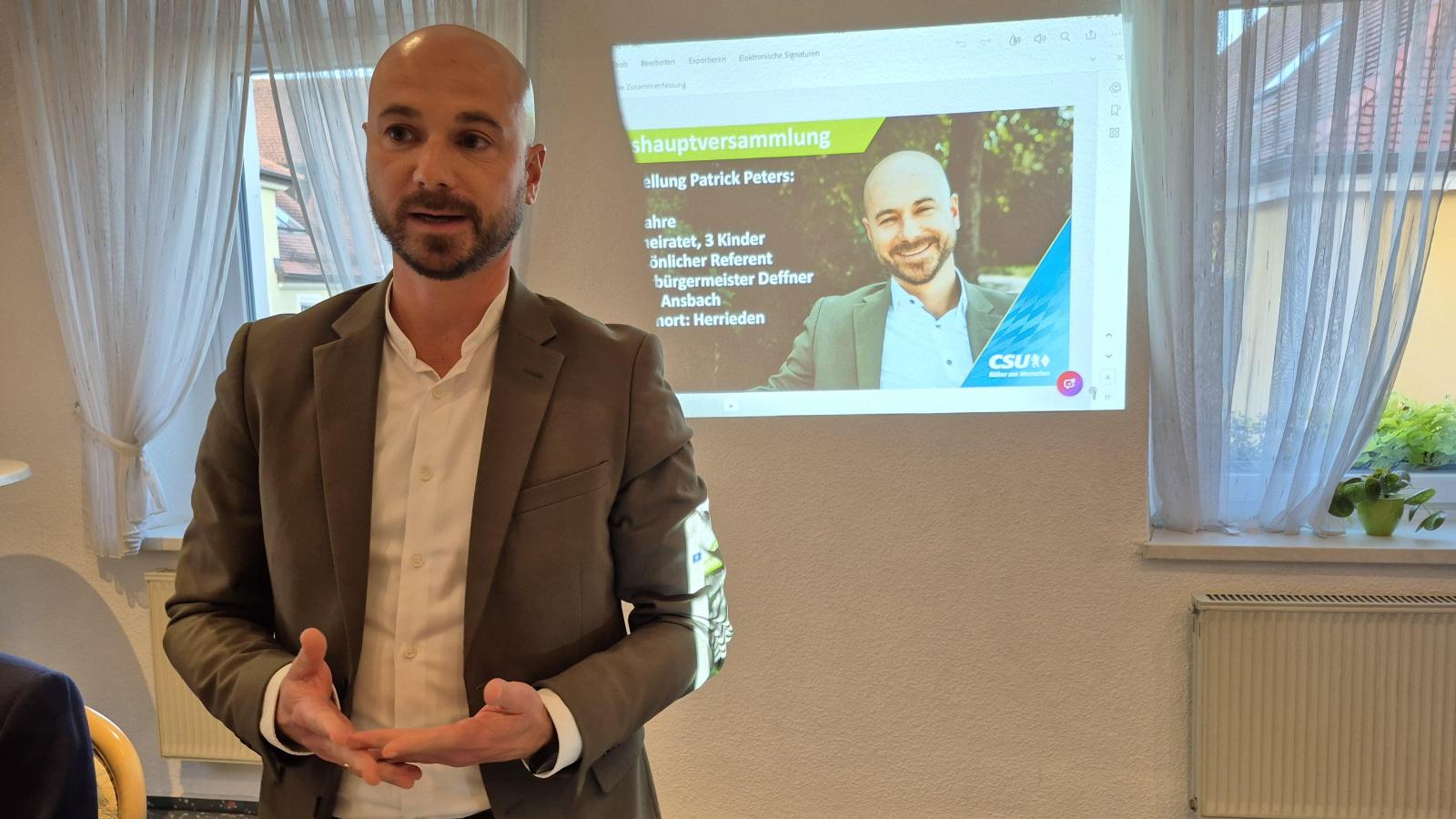 Er möchte Herriedens Bürgermeister werden: Patrick Peters kandidiert ...