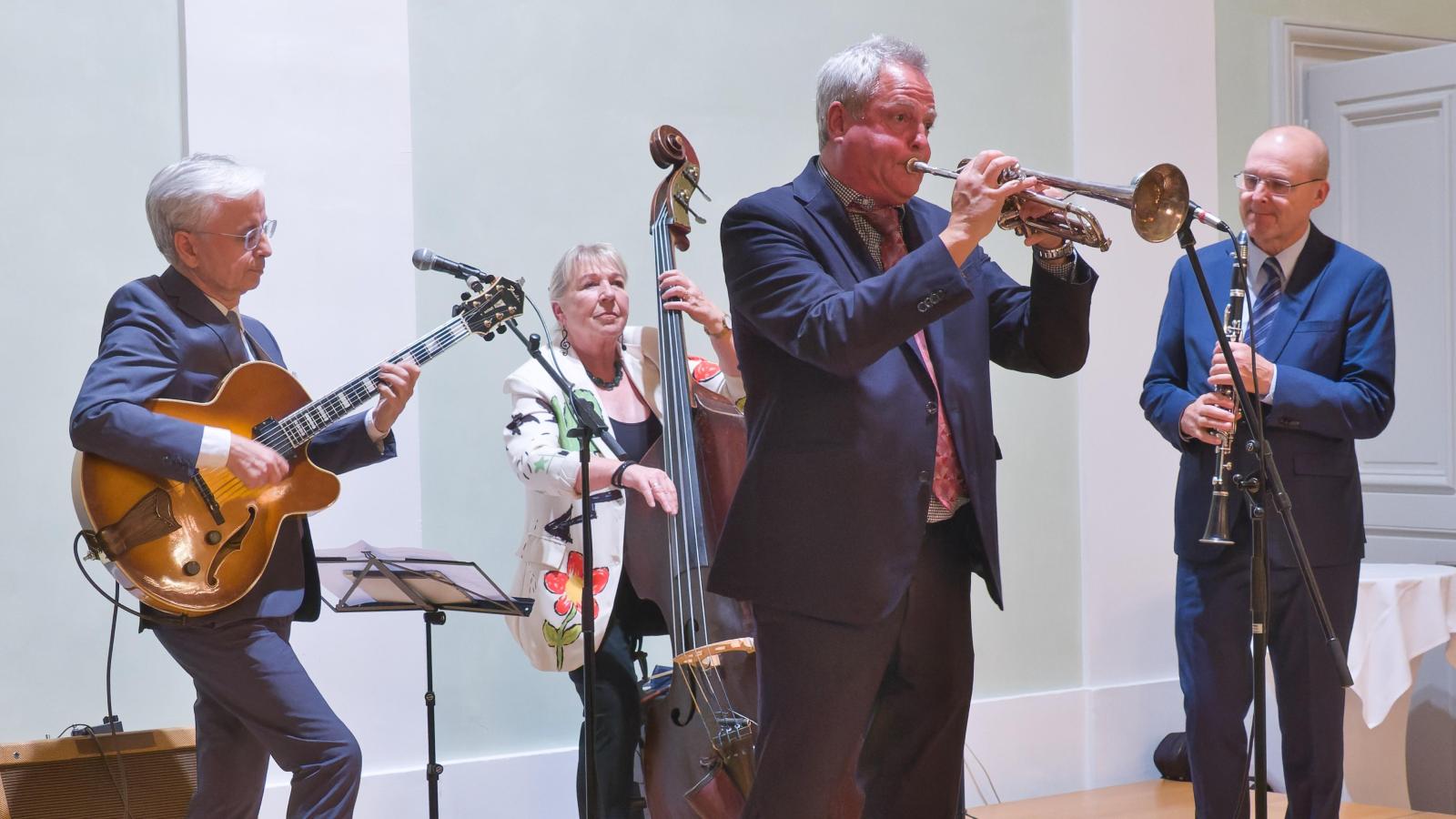Jazztime in der Ansbacher Orangerie: „Mörderabend“ mit entspanntem ...