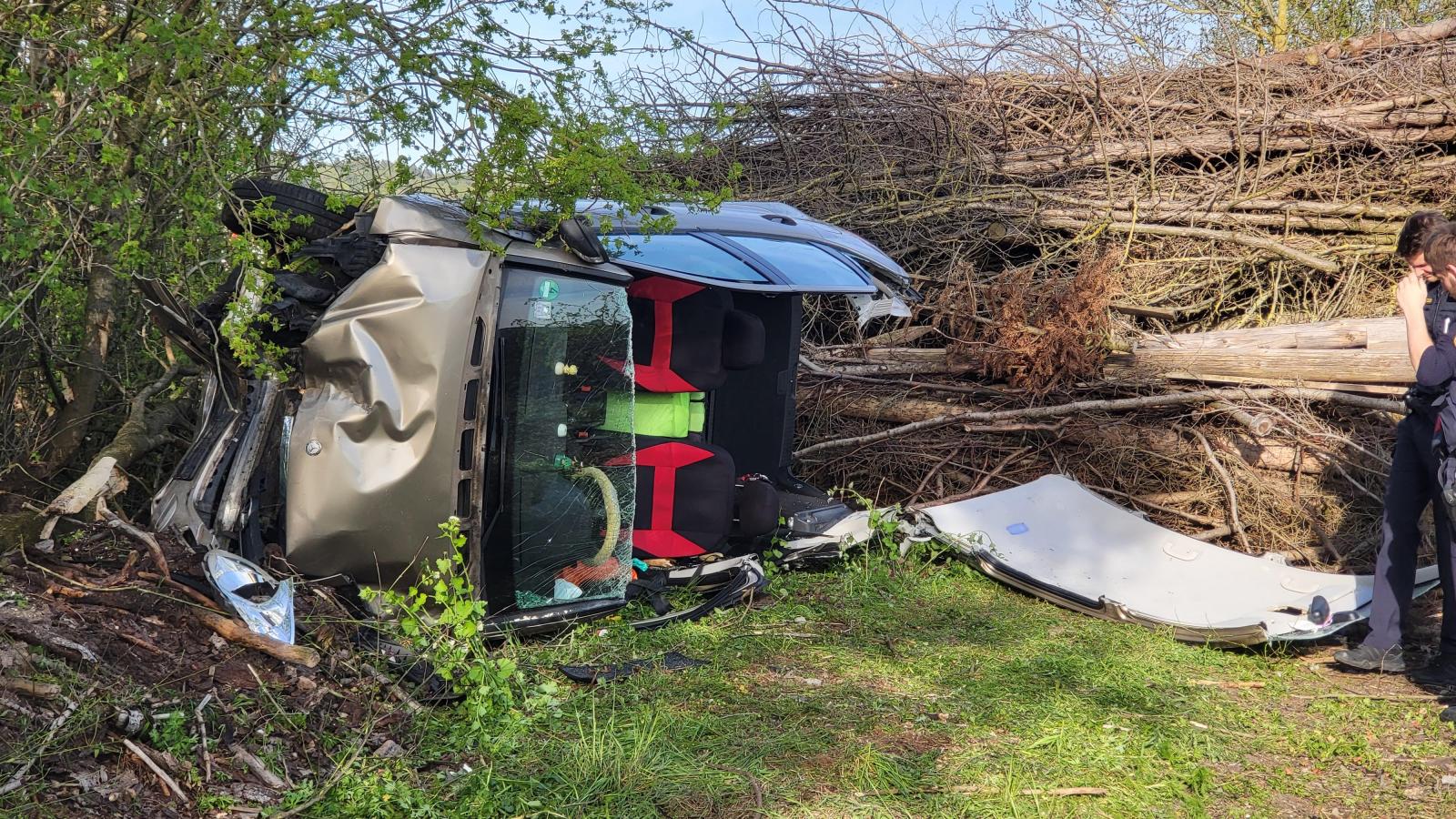 Bei Colmberg überschlagen: Autofahrerin eingeklemmt | FLZ.de